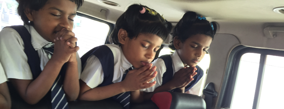 children praying - Equip the Nations